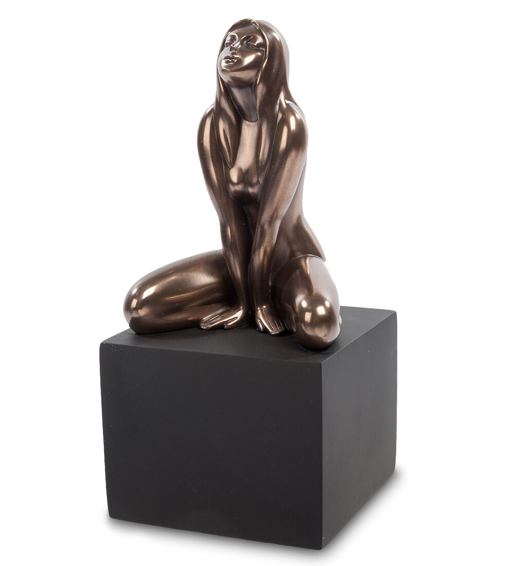 Статуэтка 'Девушка'