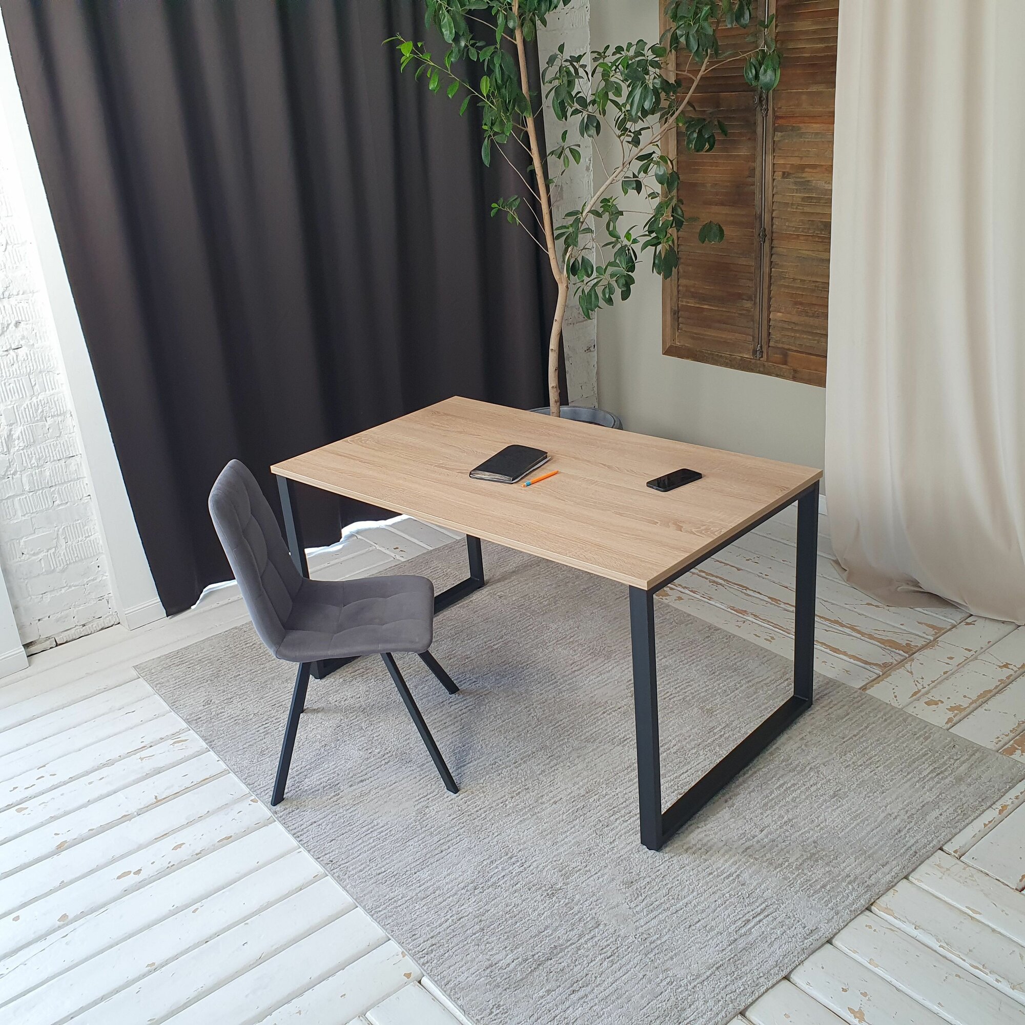 Компьютерный стол лофт 140*80 см. Столешница 22 мм Дуб Сонома. Черные ножки