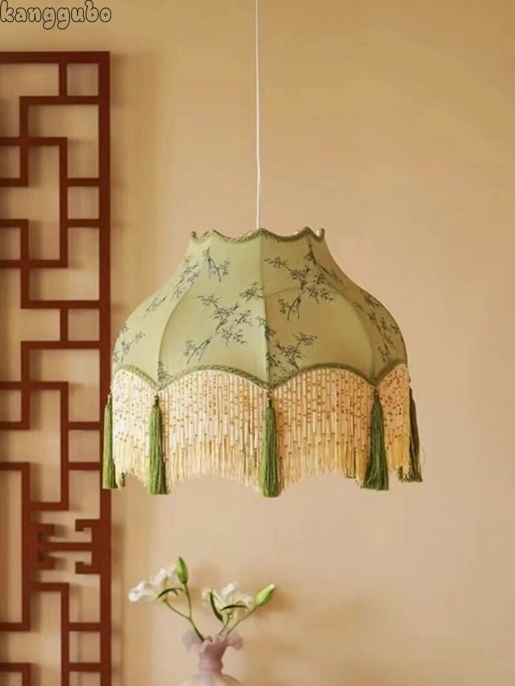 Люстра с кисточками в стиле ретро