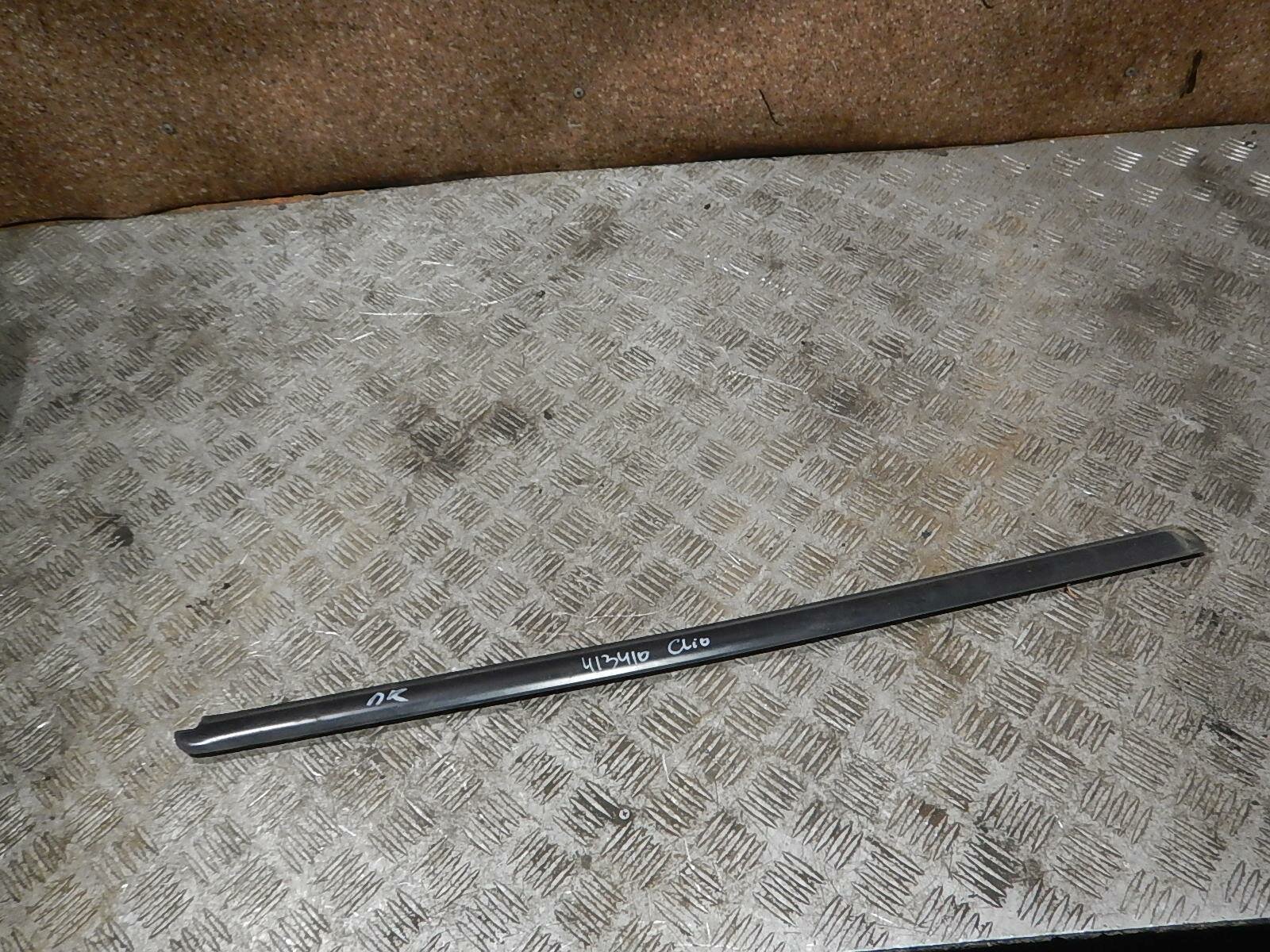 Б/У Накладка стекла переднего правого, Renault (Рено)-CLIO/SYMBOL (98-08) RENAULT CLIO/SYMBOL (98-08) Царапины. 413410 R...