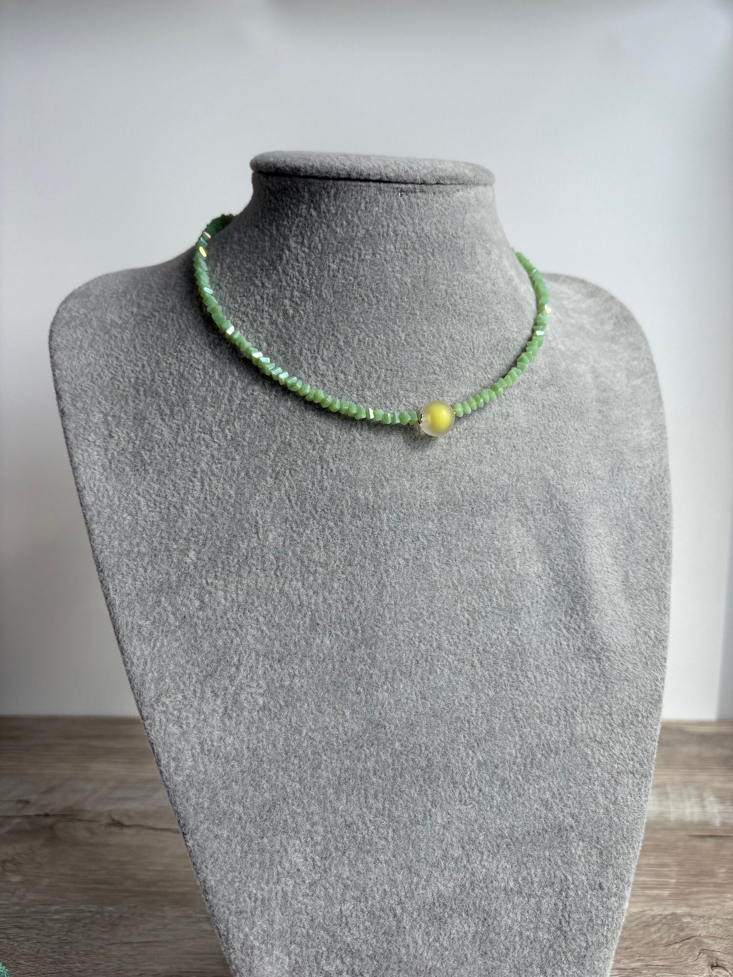 Чокер, акрил, стекло