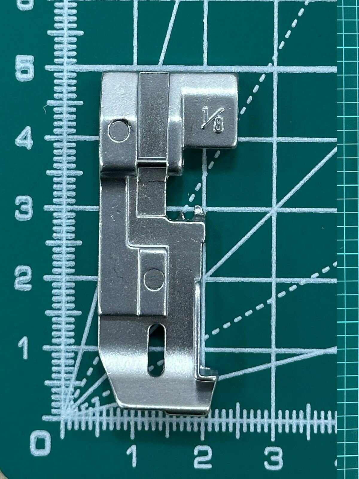 Лапка для оверлока Janome для пришивания Канта/шнура 1/8 Арт. 200-219-103