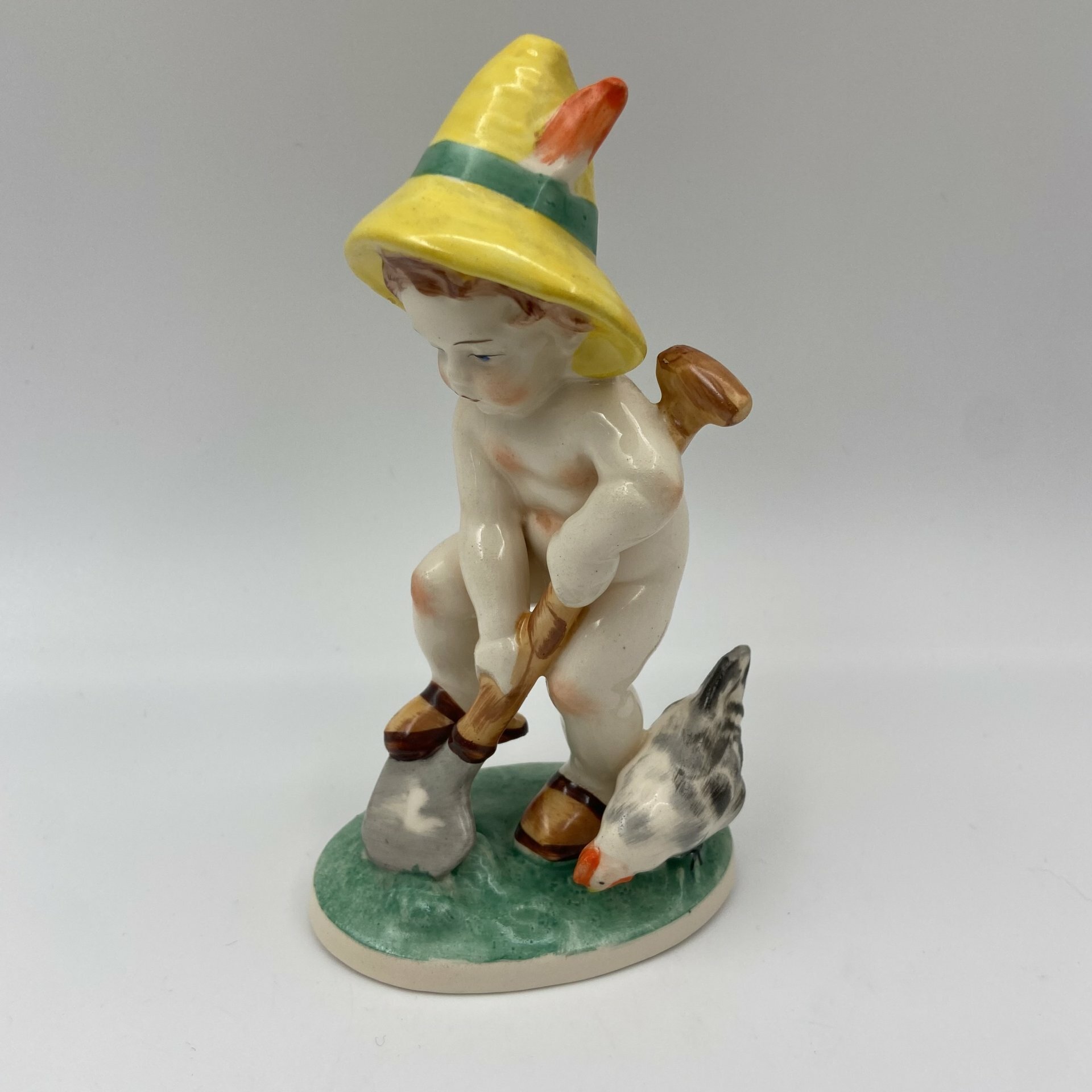 Статуэтка "Мальчик с курицей", фаянс, роспись, Hertwig & Co, Германия, 1941-1958 гг.