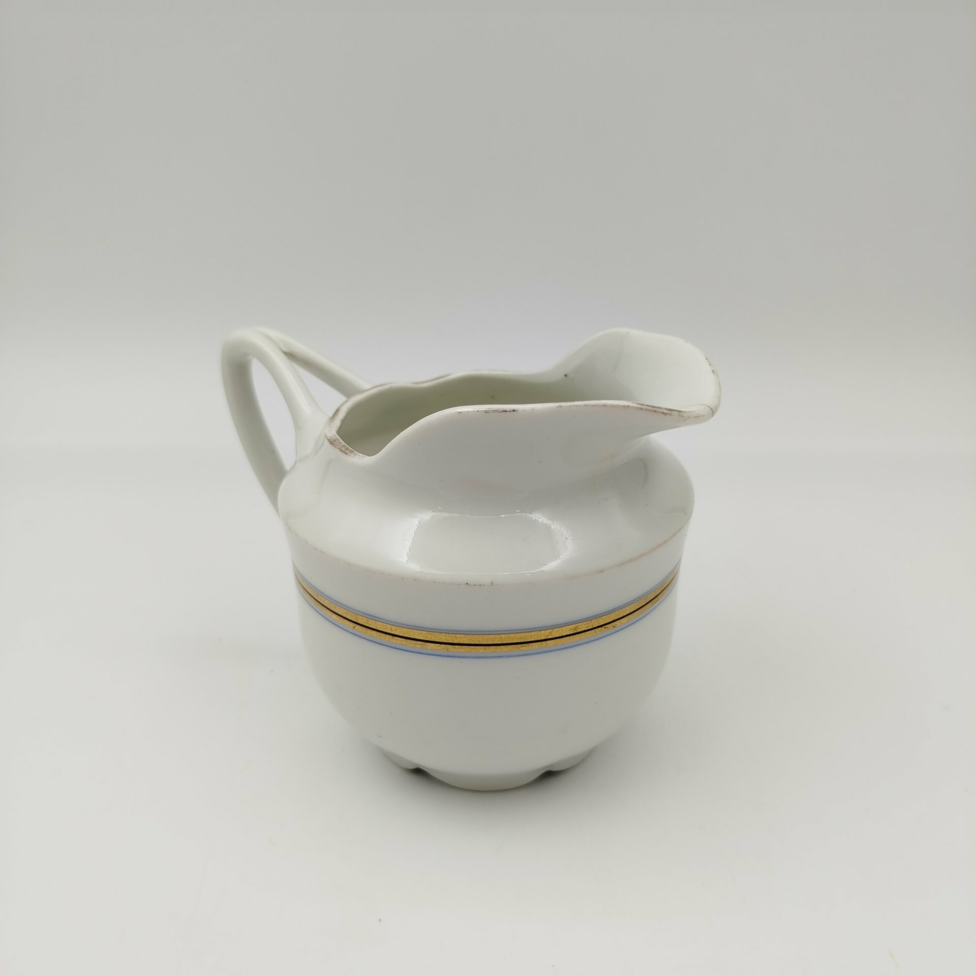 Молочник с декоративным пояском, фарфор, обводка, золочение