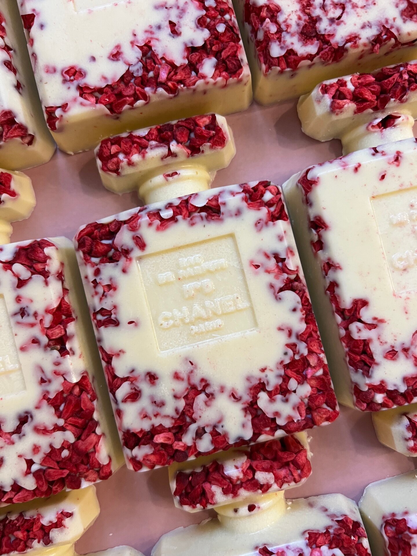 Шоколадные духи Шанель №2, белый бельгийский шоколад, ручная работа