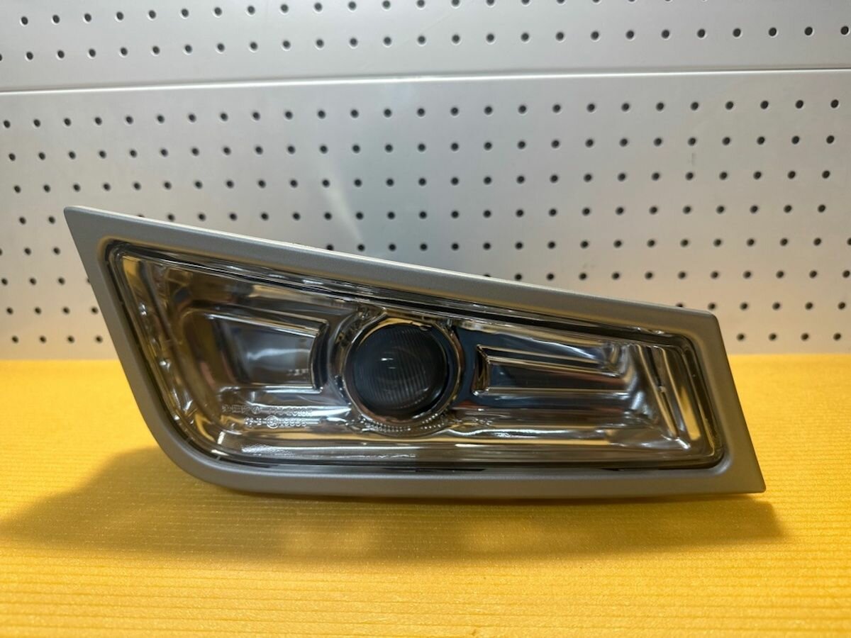 Противотуманная фара правая вольво ФШ13 ФШ16 ФМ13 хромированная (VOLVO)