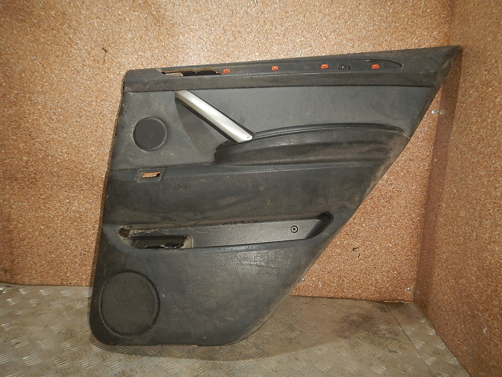 Б/У Обшивка двери задней правой, BMW (БМВ)-X5 (E53) (00-07) BMW X5 (E53) (99-06) Царапины, грязная 300549 BMW арт. 51428...