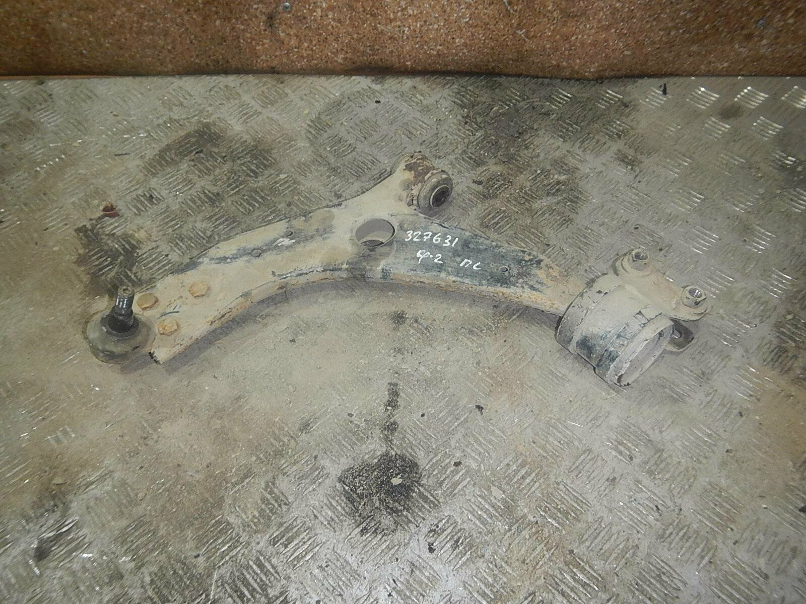 Б/У Рычаг передний левый, Ford (Форд)-FOCUS 2 (05-08) FORD FOCUS 2 (05-08) Сайлент блок под замену 327631 FORD арт. 1570748