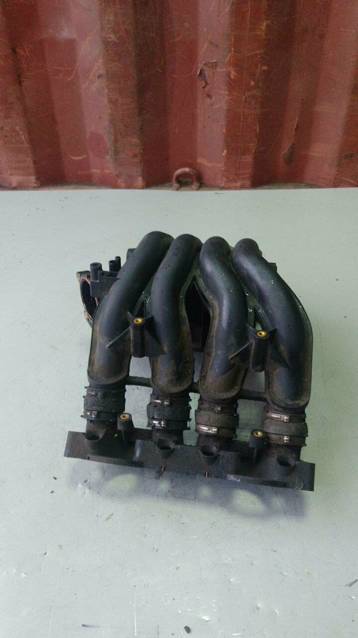 Впускной коллектор Volkswagen Passat B5 1999 06B133210AD