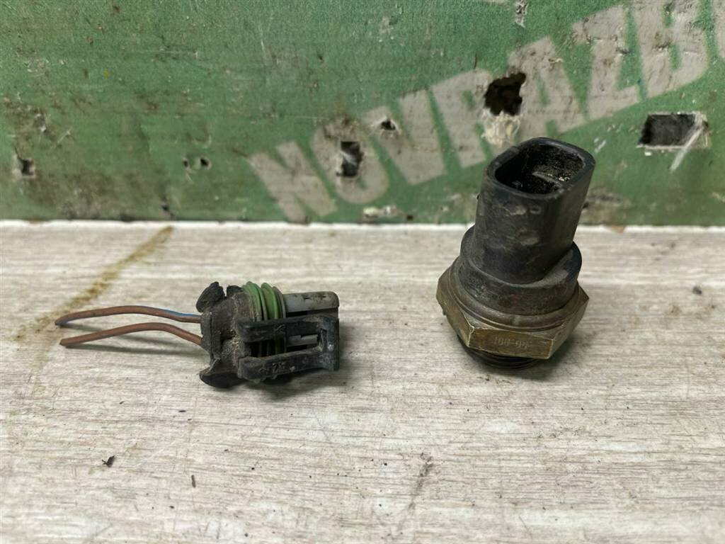 Датчик включения вентилятора Opel Vectra B 1995-1999