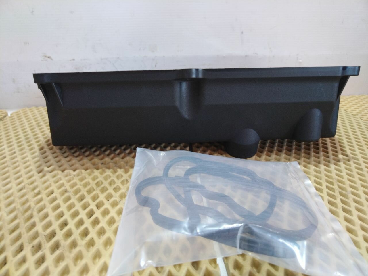 Клапанная крышка Mitsubishi Outlander CW6W 6B31 левая / Крышка головки блока цилиндров Митсубиши Аутлендер