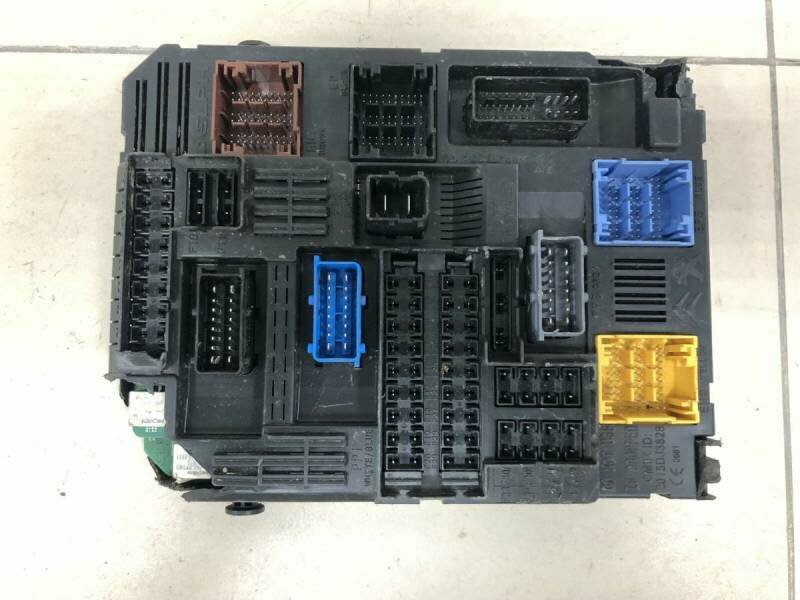 Блок предохранителей Peugeot 208 2012 кат.номер: 9832880280 983288028000