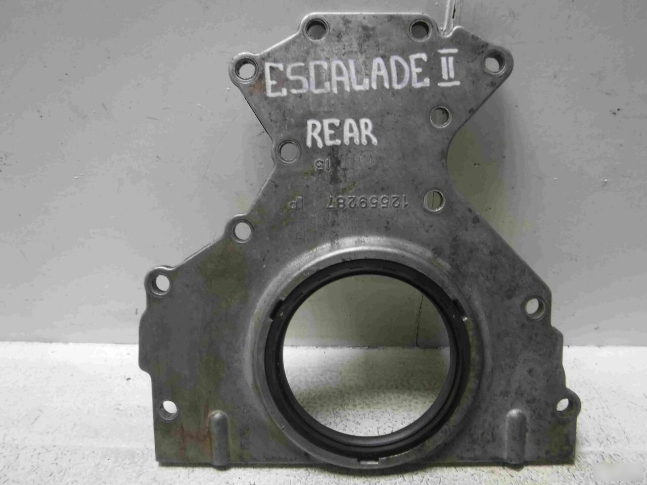 Крышка коленвала задняя Cadillac Escalade GMT800 (2001—2006) 12559287