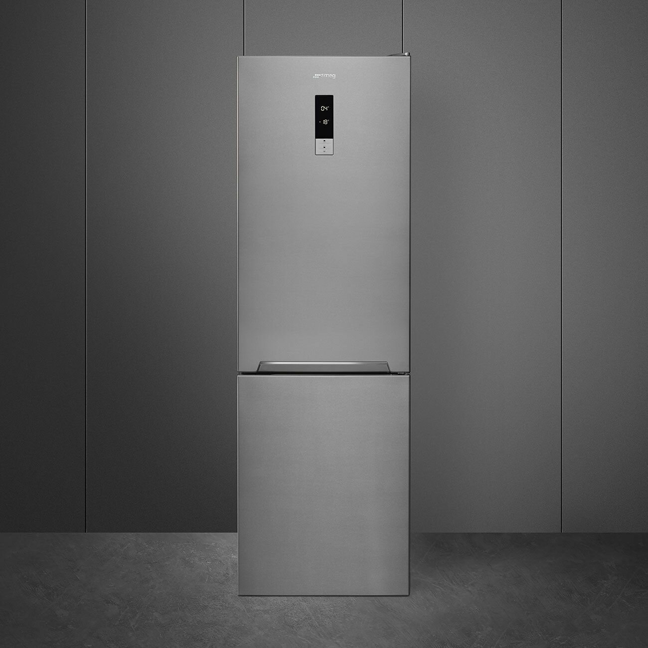 Холодильник Smeg FC18EN4AX , зона свежести, перевешиваемые дверцы, A++, серый/ нержавеющая сталь