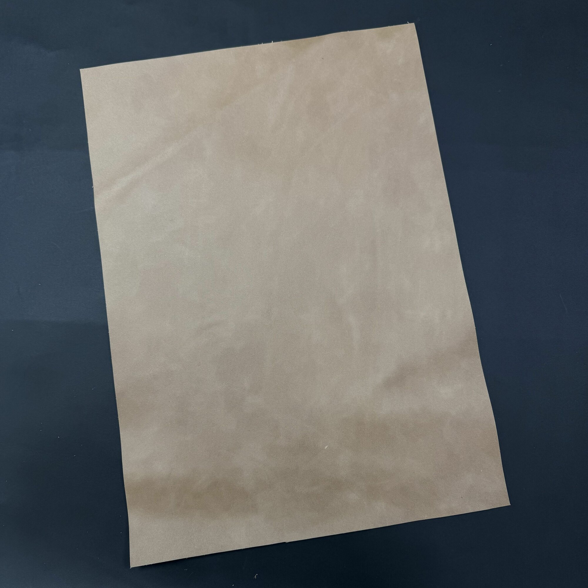 Натуральная кожа Crazy Horse А3, кремово-бежевый, толщиной 1.3-1.5 мм.