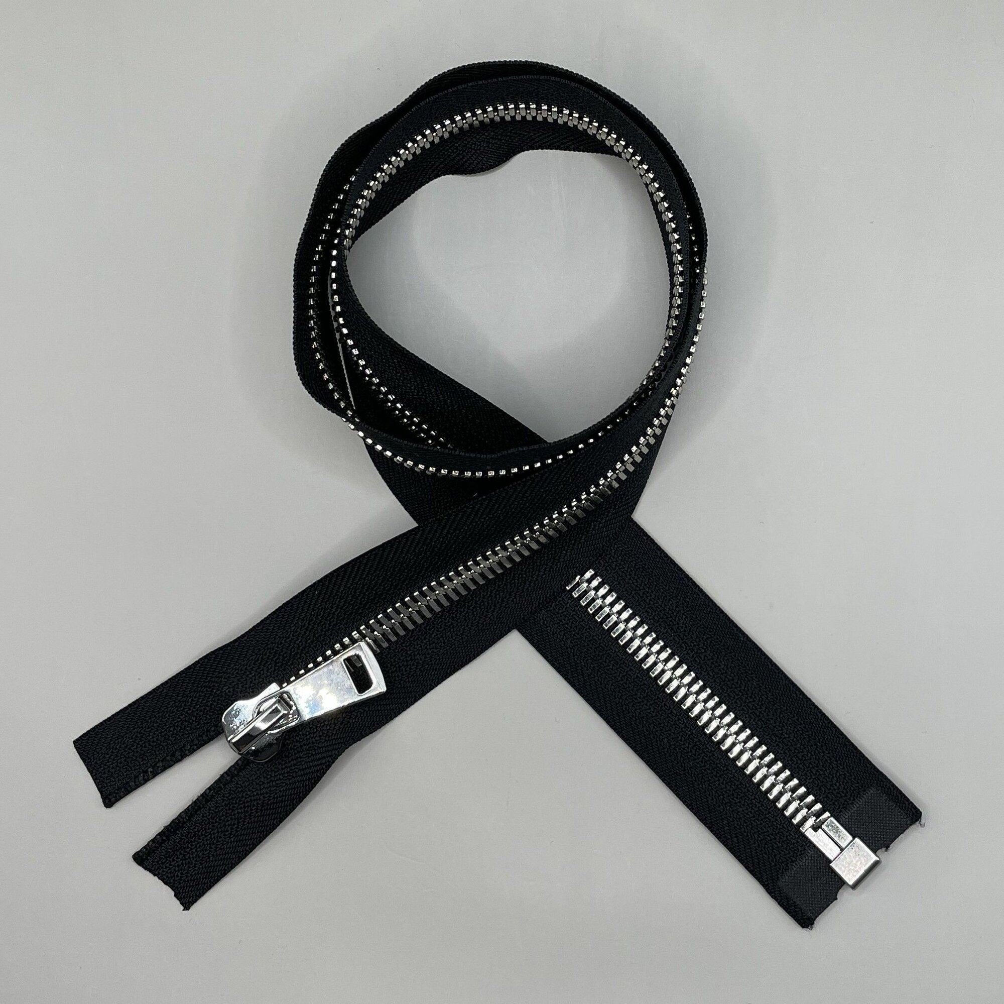 Молния металл,80см, тип 10,1 замок, черный, зубья серебро. Италия.1шт.