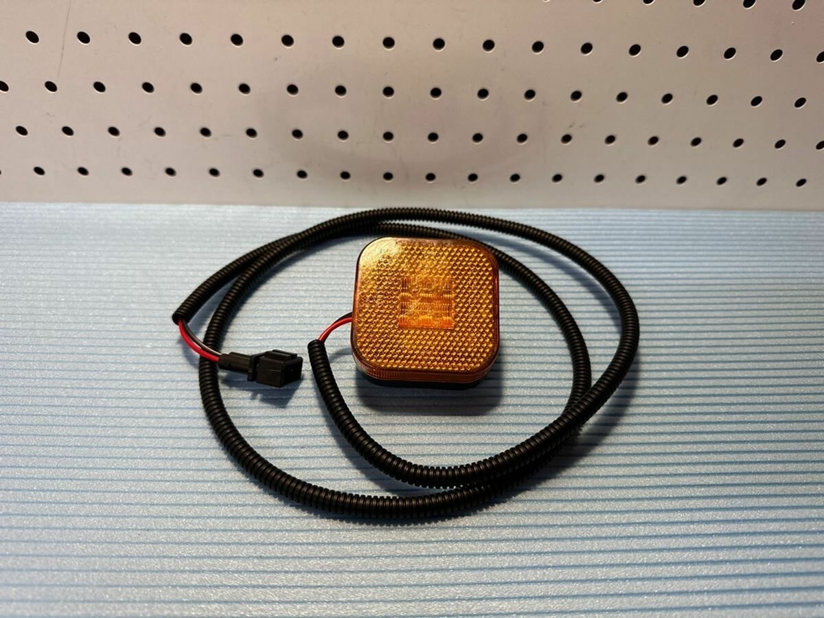 Фонарь брызговика габаритный боковой (шэньси МАН ТГА ТГС ТГХ ситрак) SHAANXI MAN TGA TGS TGX SITRAK