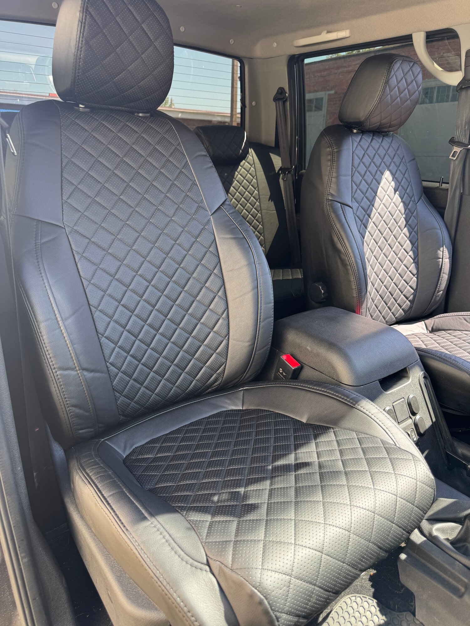 Чехлы Автопилот для UAZ Patriot (комплектация Comfort / Luxe) c 20г. / Pickup c 20г. Экокожа, ромб, черный, черный.