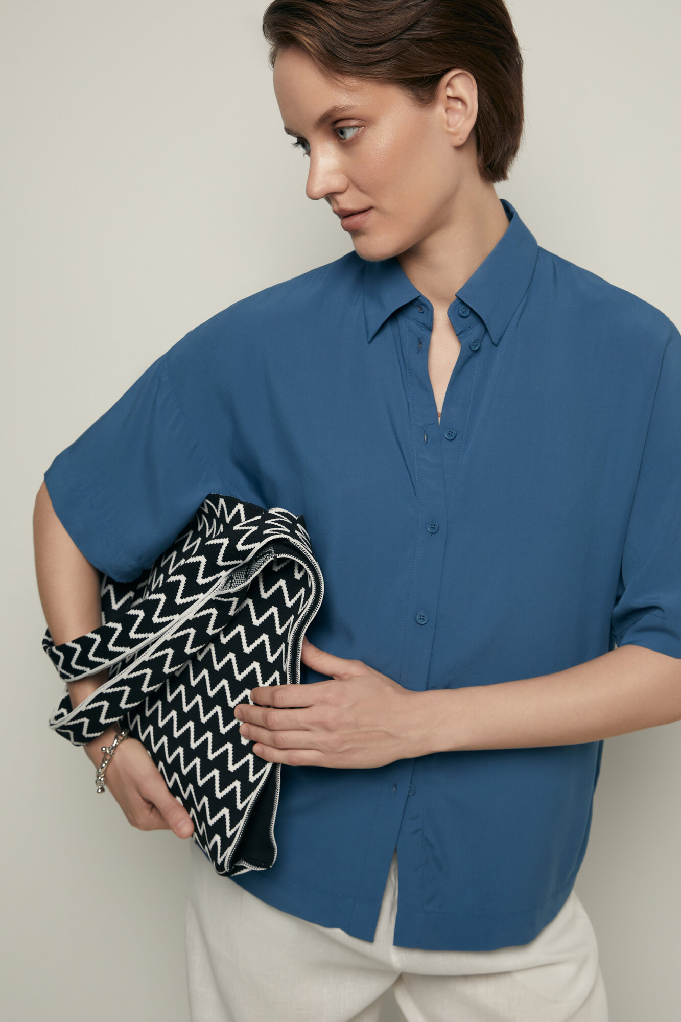 Блуза из вискозы с коротким рукавом