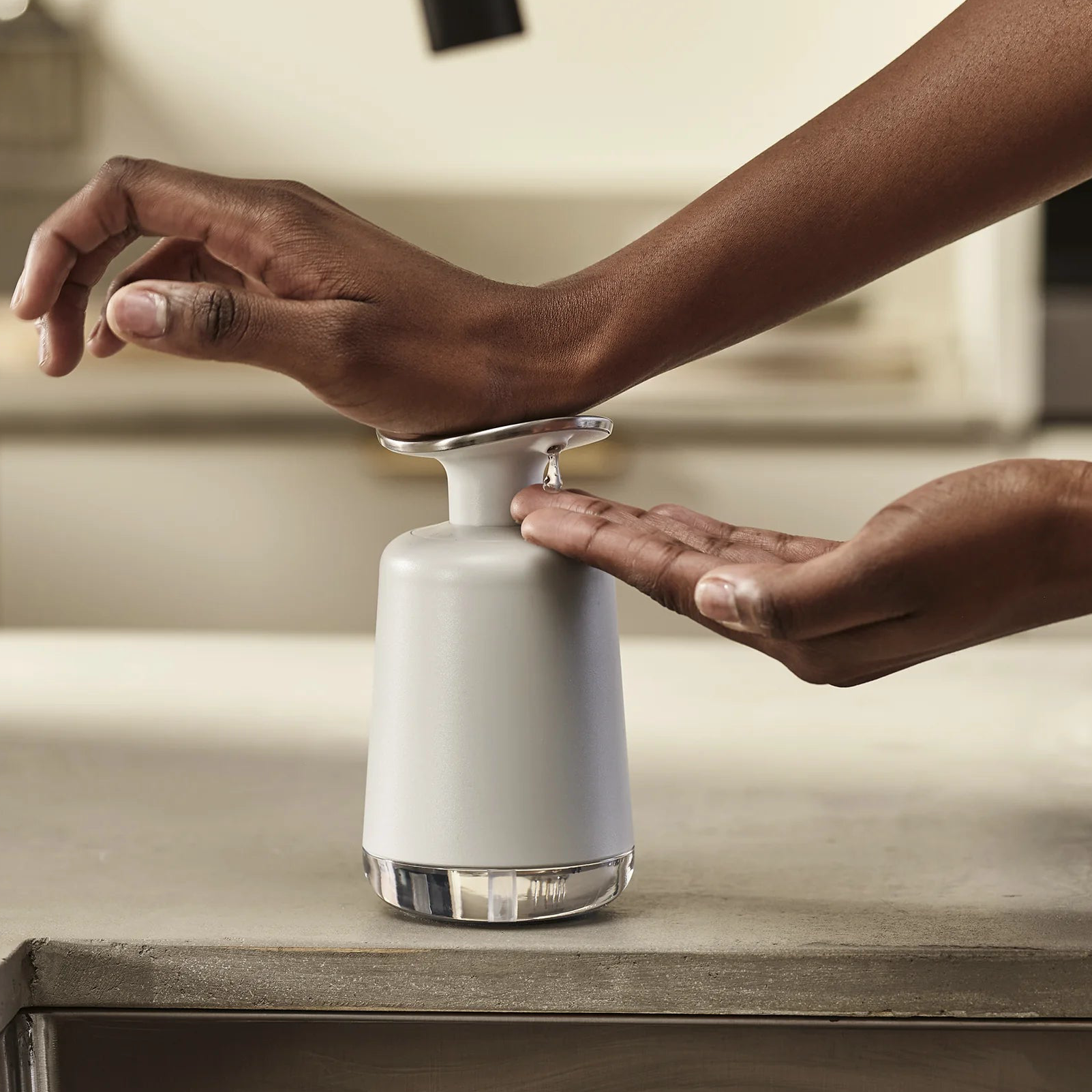 Дозатор для жидкого мыла Joseph Joseph Presto 300 мл, белый_УЦЕНКА