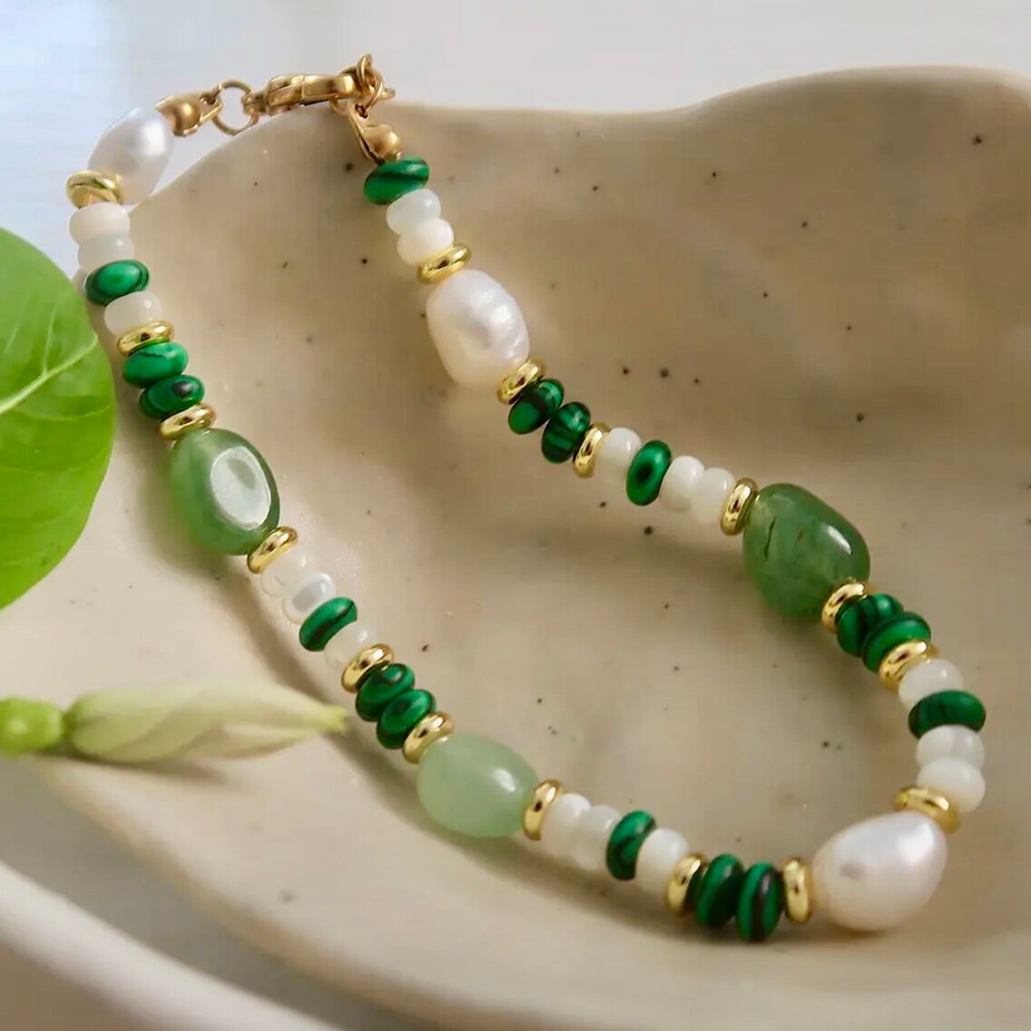 Плетеный браслет, жемчуг культивированный, жемчуг пресноводный культивированный, малахит, жемчуг пресноводный, авантюрин