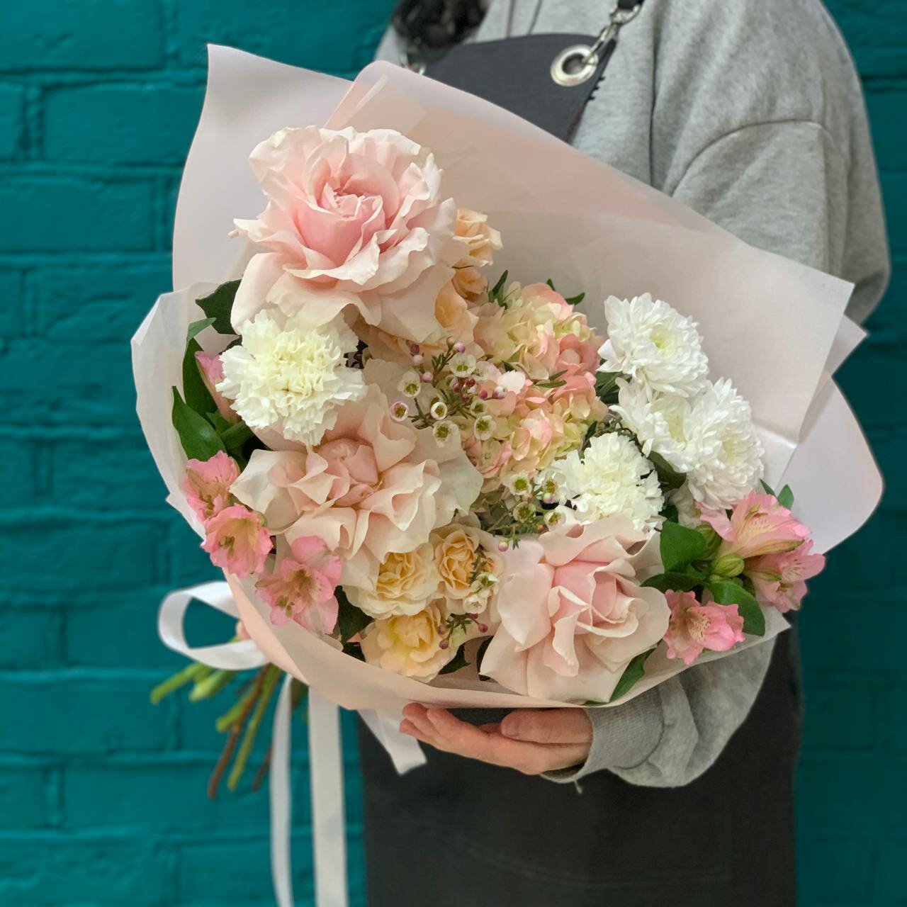 Букет из гортензии и альстромерии