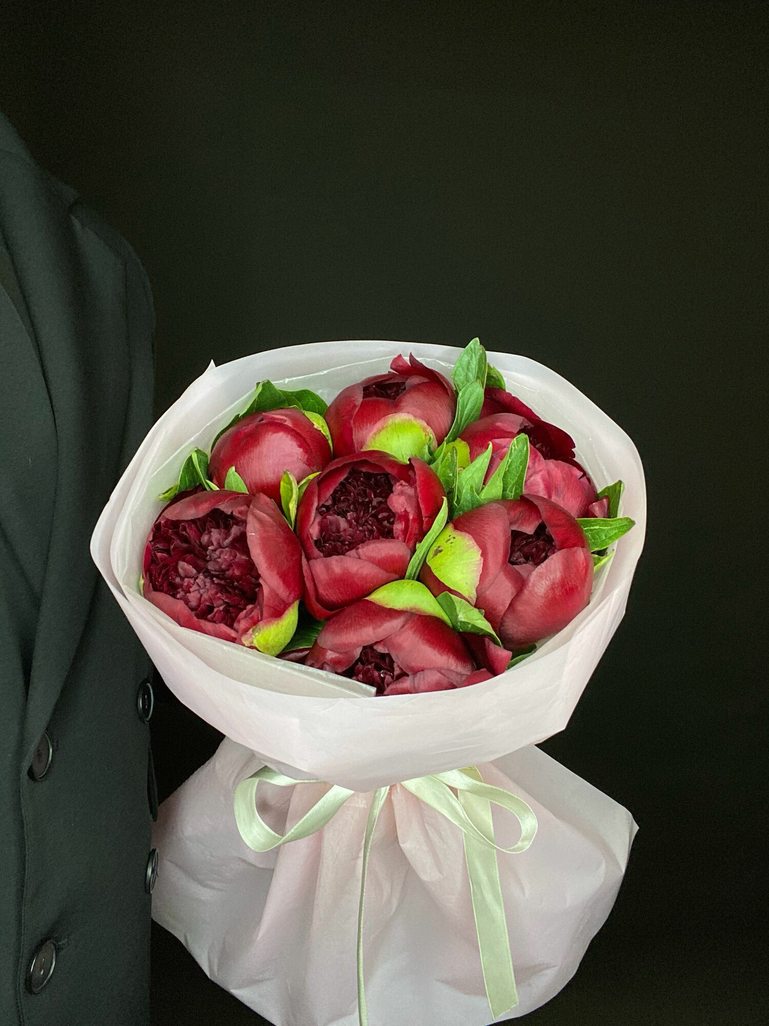 7 пионов (пион 7 шт.), высота букета 50 см, ширина букета 20 см