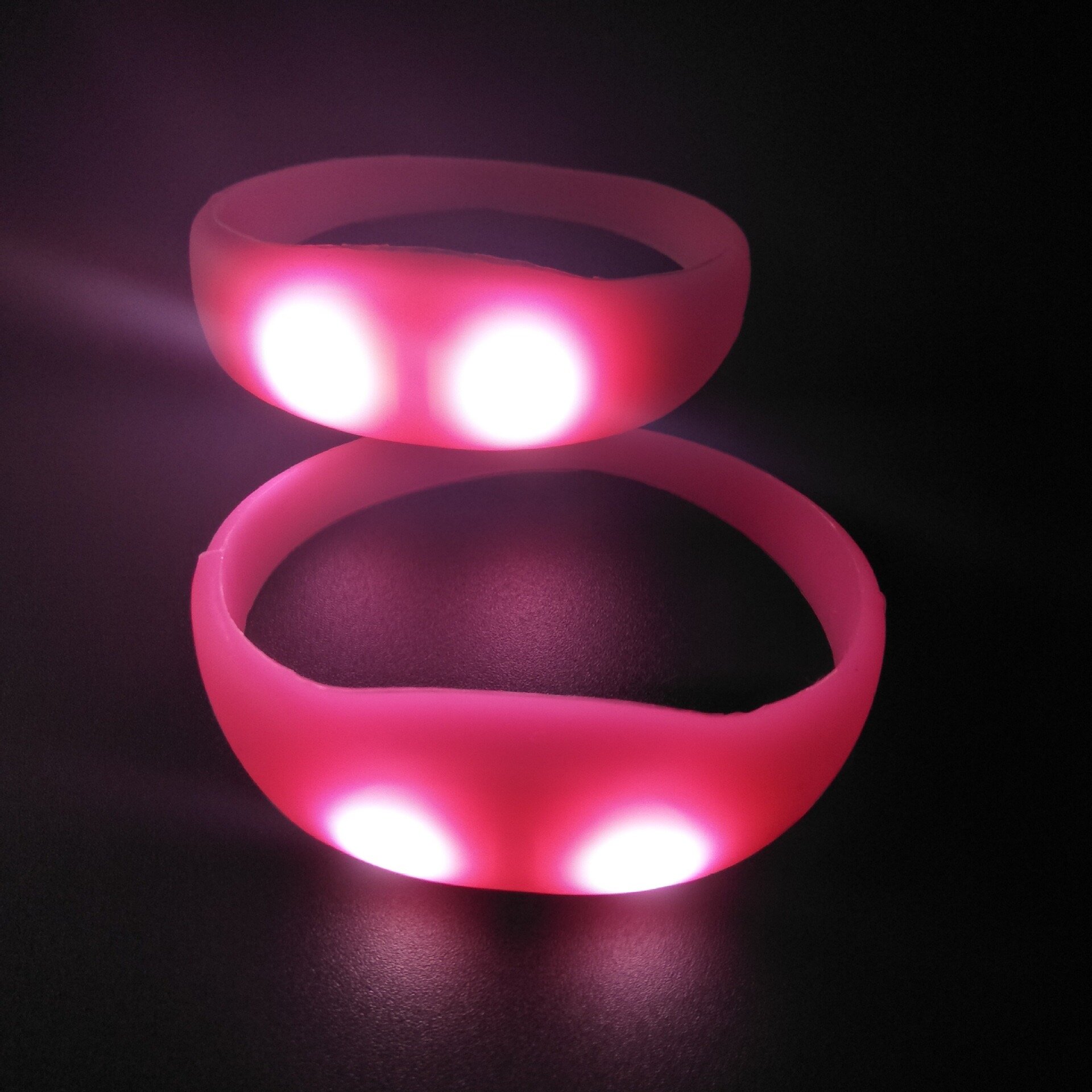 Браслет светящийся 2 штуки для вечеринки для детей и взрослых розовый