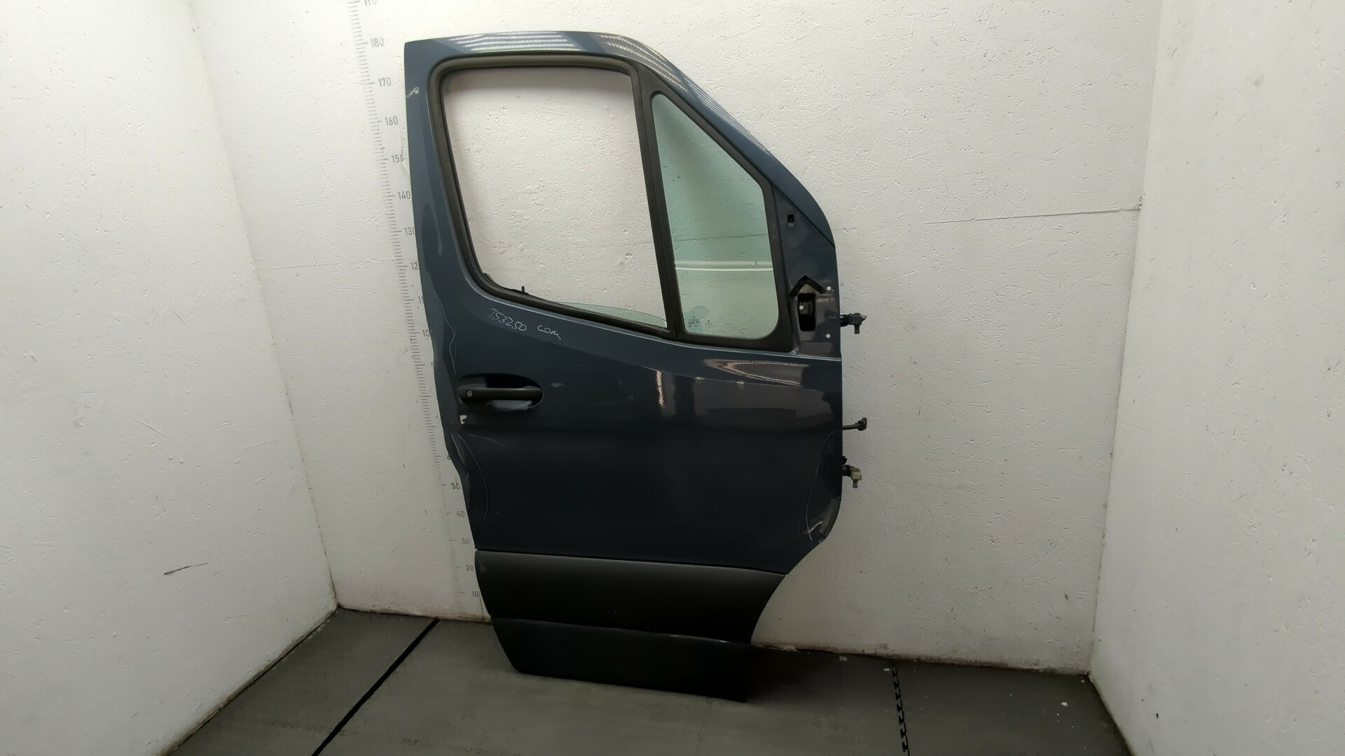 Дверь боковая (легковая) правая передняя Mercedes Sprinter Б/У