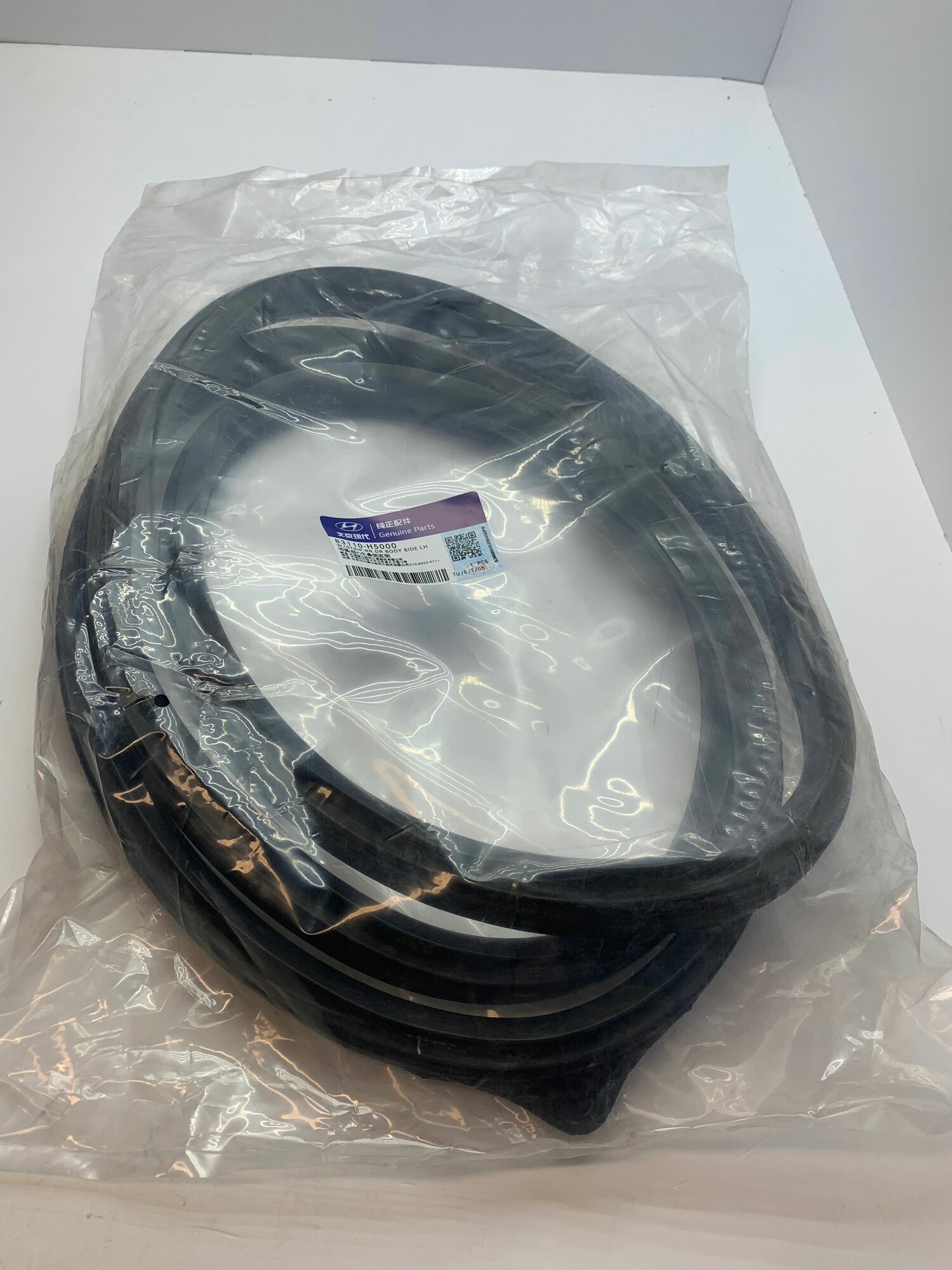 Уплотнитель двери 83110H5000 HYUNDAI/KIA