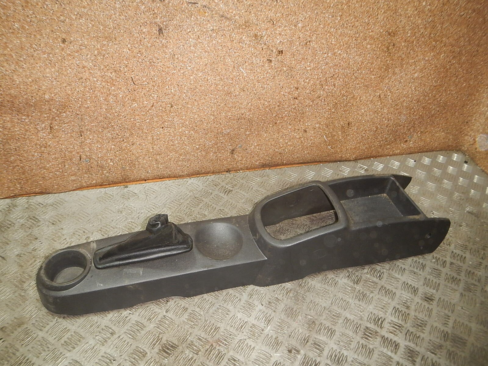 Б/У Консоль, Chevrolet (Шевроле)-AVEO T200 (03-08) CHEVROLET AVEO T200 (03-08) Трещина 319587 GENERAL MOTORS арт. 96443174