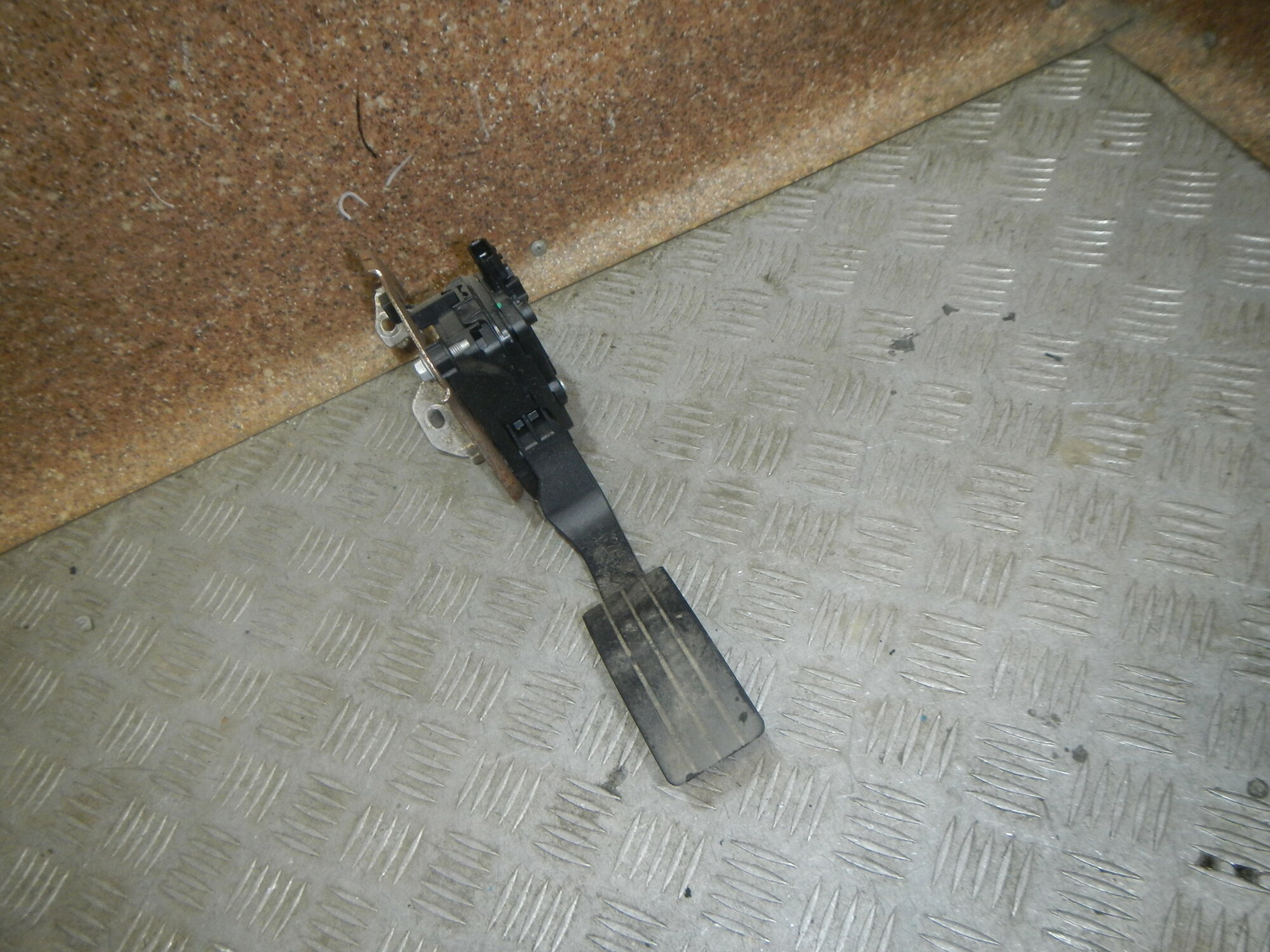 Б/У Педаль газа, Renault (Рено)-LOGAN (14-) RENAULT LOGAN (14-) Без видимых повреждений. 543781 RENAULT арт. 180026342R