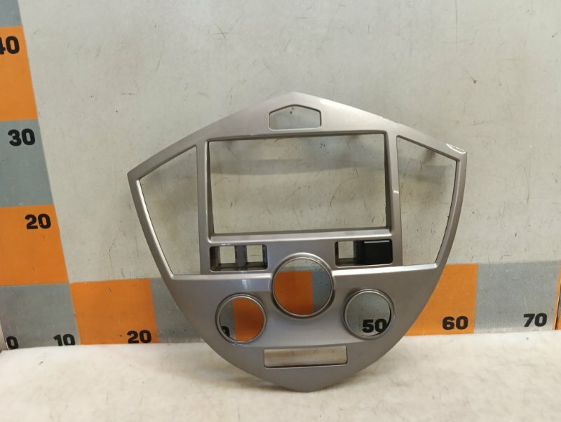 Б/У Киа X-Трек Рамка магнитолы Kia X-Trek, Carens 2003 1, FJ 345146 Hyundai-KIA арт. 0K2FB55210RF