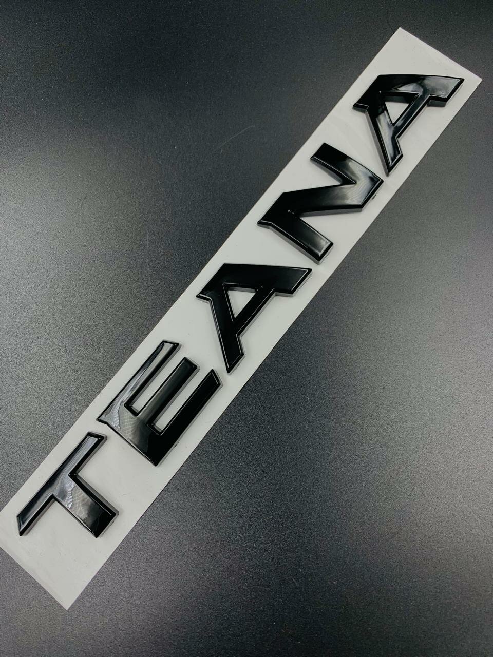 Значок эмблема на крышку багажника Ниссан Теана. Шильдик Nissan Teana (длина 190мм)