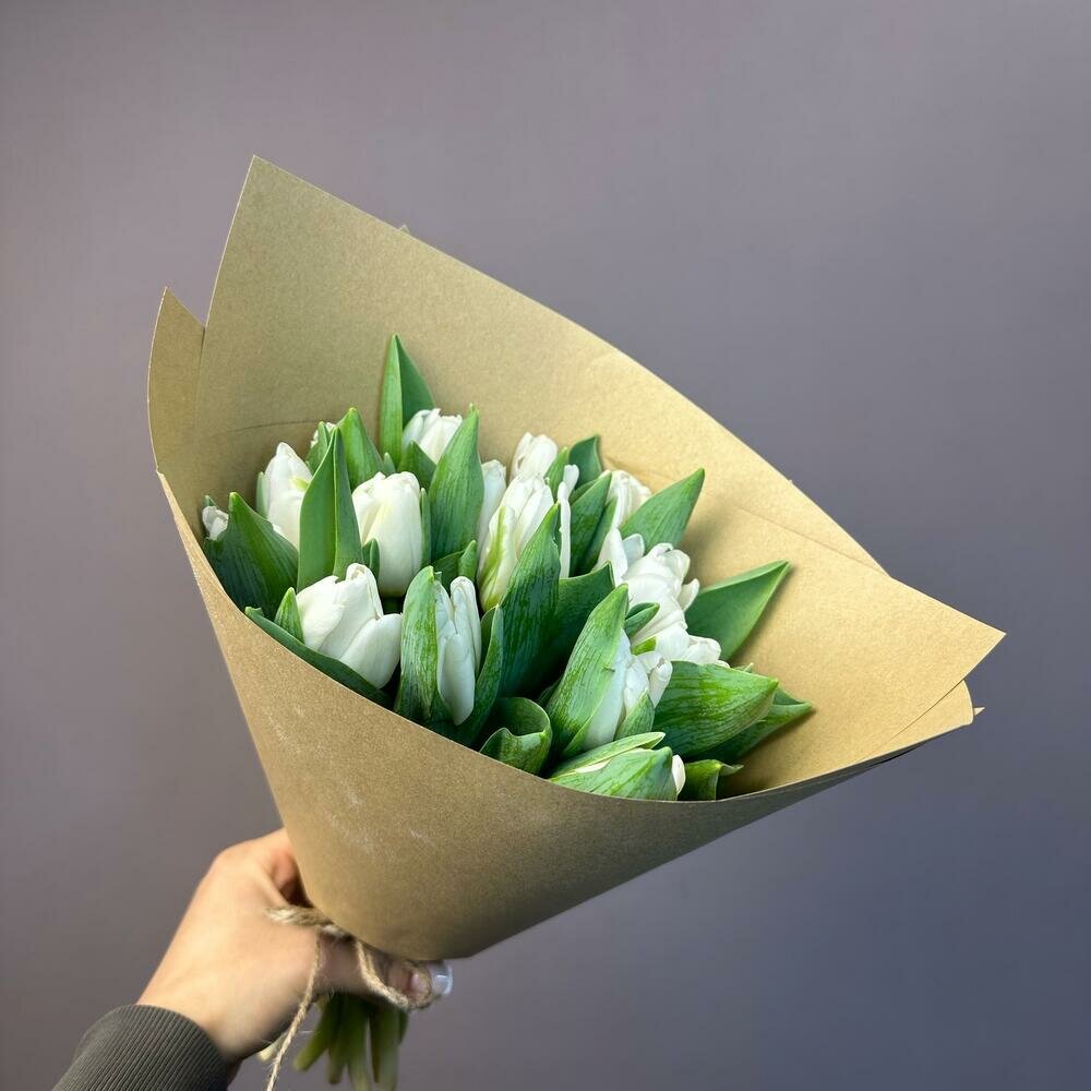 Монобукет PROTEA-Студия Цветов, тюльпаны 15шт, 40см, крафт-упаковка