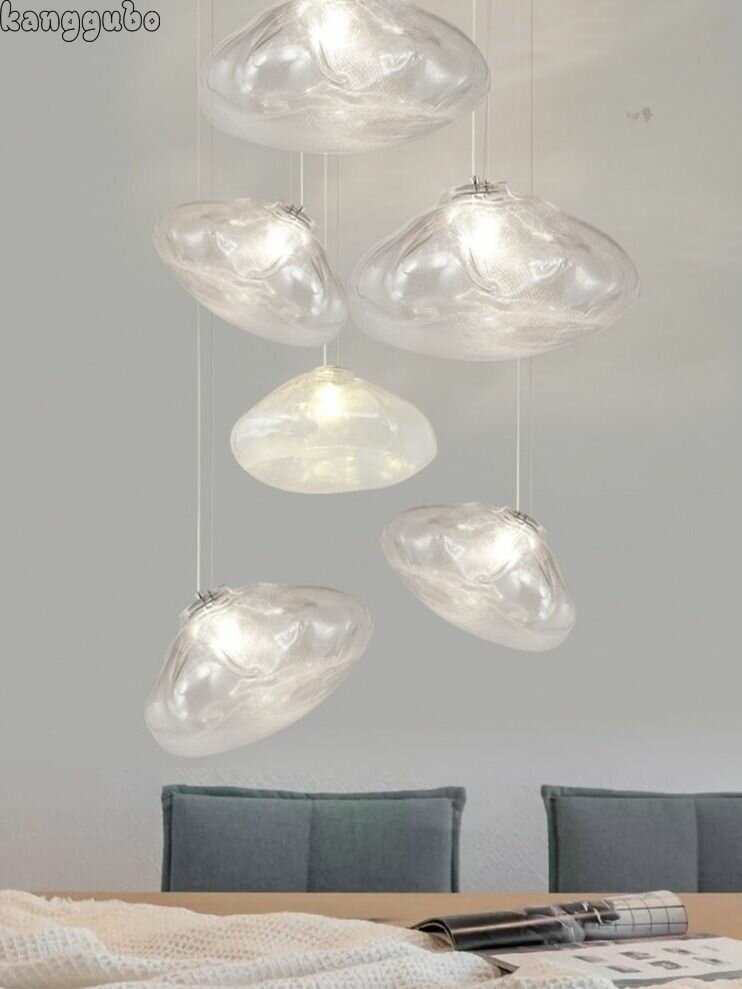 Стеклянная люстра в форме облака