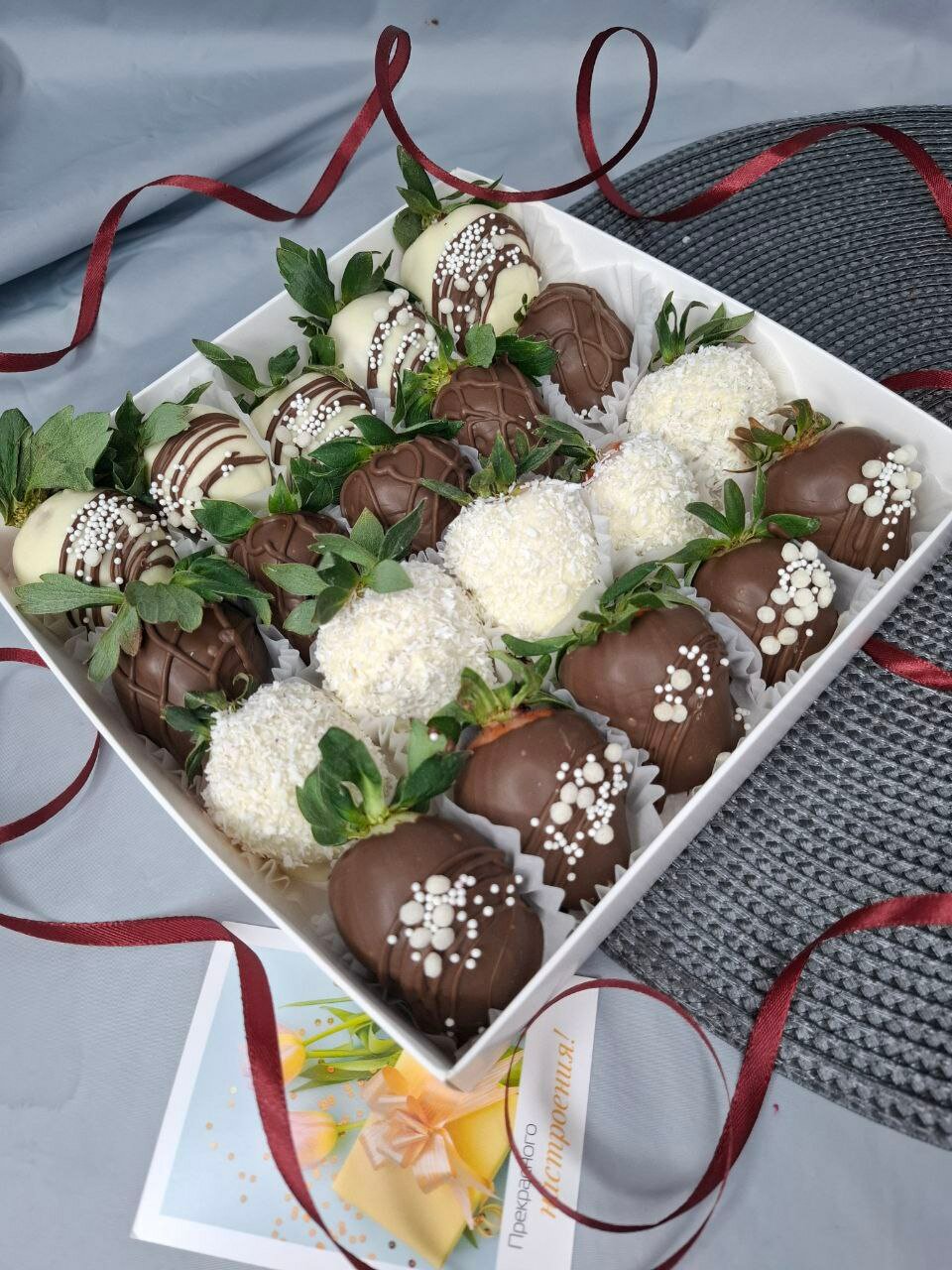 Клубника в шоколаде 16-25 ягод Премиум подарочный набор готовится свежая под заказ букет с бесплатной открыткой