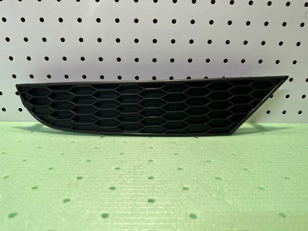 Накладка бампера правая MERCEDES ACTROS MP3 (мерседес актрос)