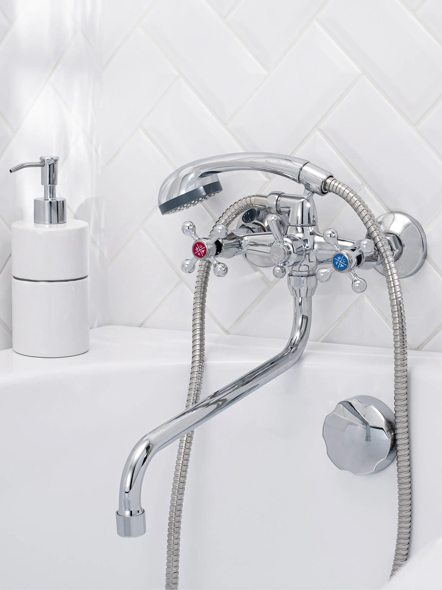 Смеситель для ванны, РМС SL71-143, длинный поворотный излив, двухвентильный, с душевой лейкой