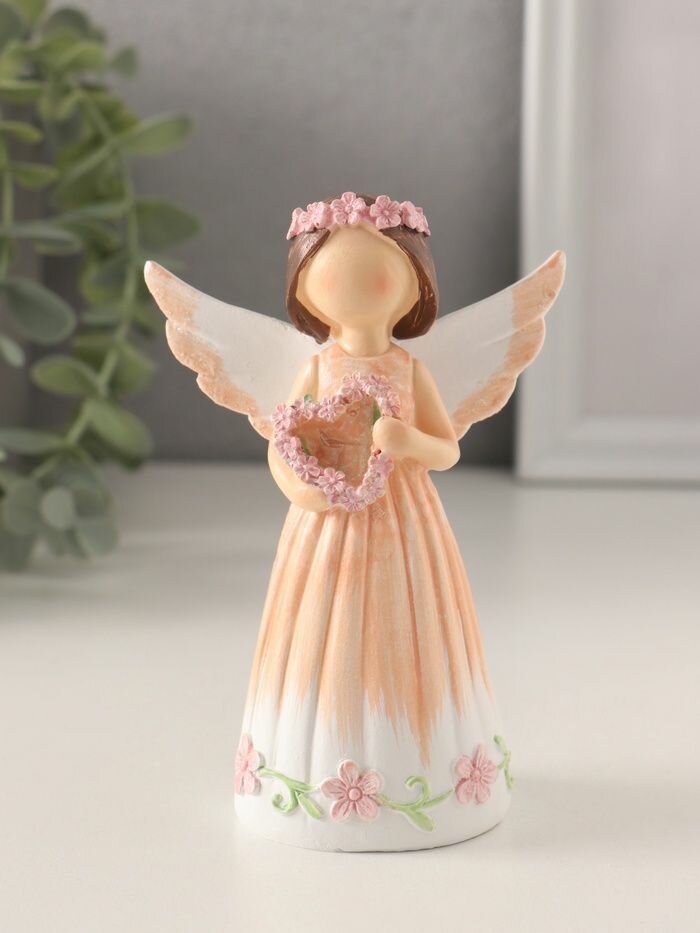 Фигурка полистоун Девушка-ангел в персиковом платье, с венком-сердце , 8 4.5 12 см