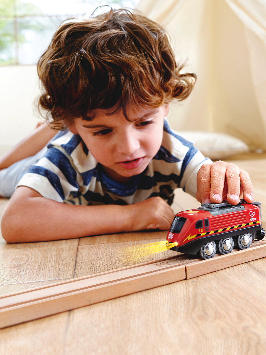 Игрушечный детский поезд Hape со звуком, светом и USB-проводом для зарядки E3874_HP