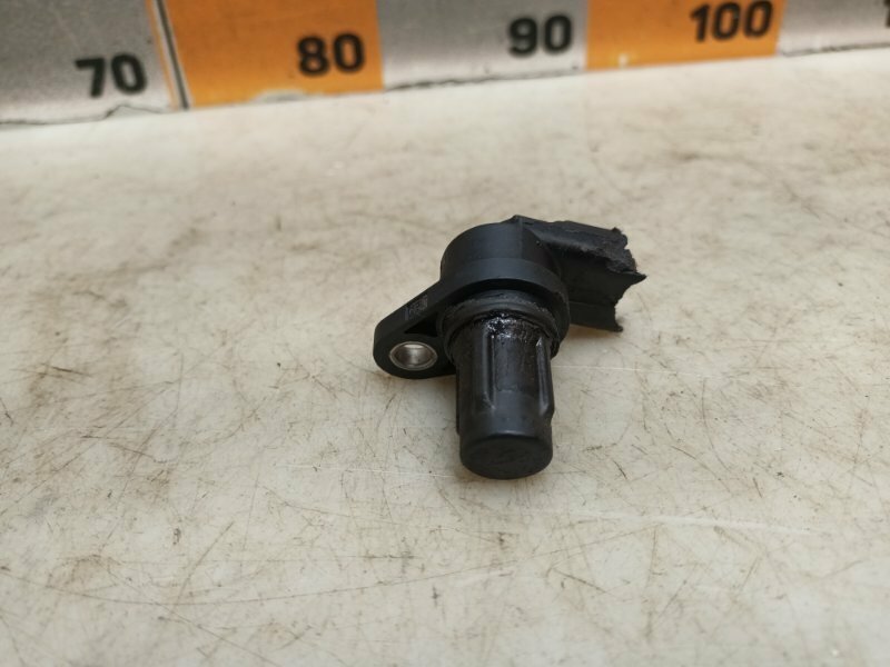 Б/У Датчик положения распредвала Kia Ceed 2011 ED 449966 Hyundai-KIA арт. 393502B010