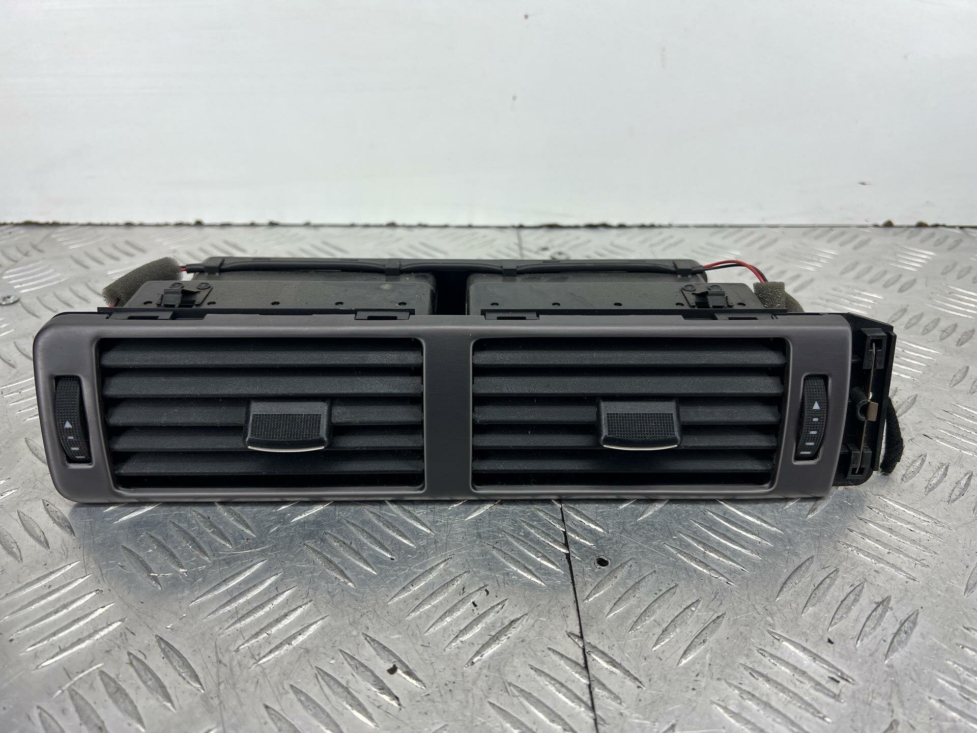 Дефлектор обдува салона центральный Audi A6 C5 рест. (2001 - 2005) 4B1820951