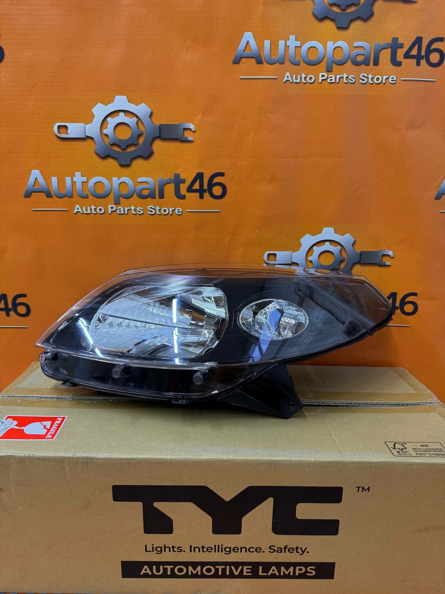 Фара левая рено сандеро степвэй renault sandero STEPWAY 2009-2014 чёрная с корректором TYC