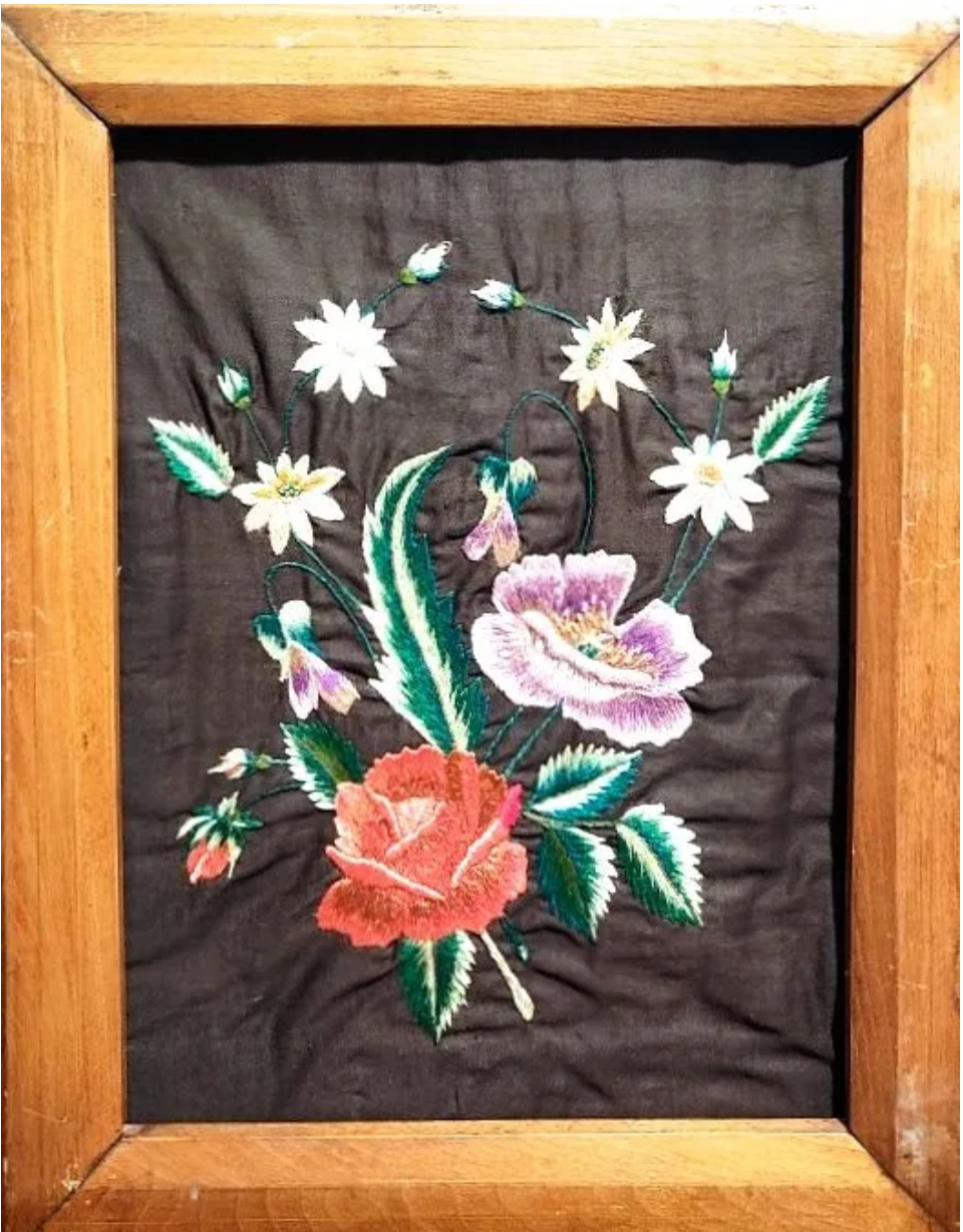Картина вышивка "Цветы" 37х47 см в деревянной раме СССР ручная работа