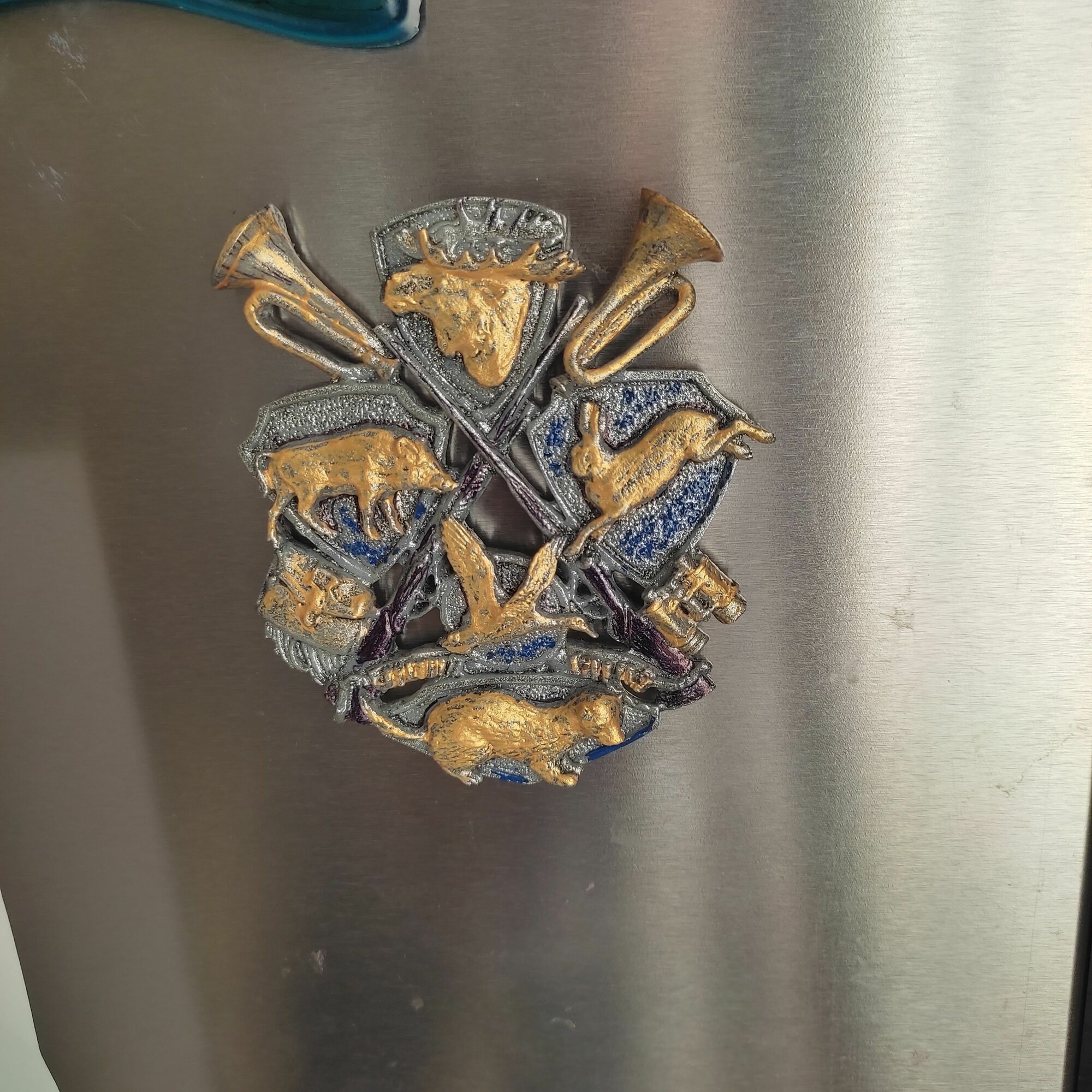 Стильный авторский магнит "Охота", ручная окраска, подарок для охотника