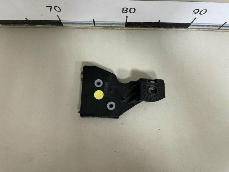 Кронштейн фар правый Skoda Octavia A8 2019 кат.номер: 5E3804594