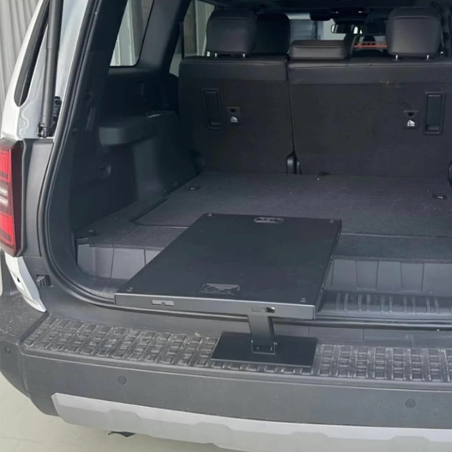 Столик в багажник Toyota Land Cruiser Prado LC250 J250 / Lexus GX550 2024/2025 — панель Molle складной для вещей