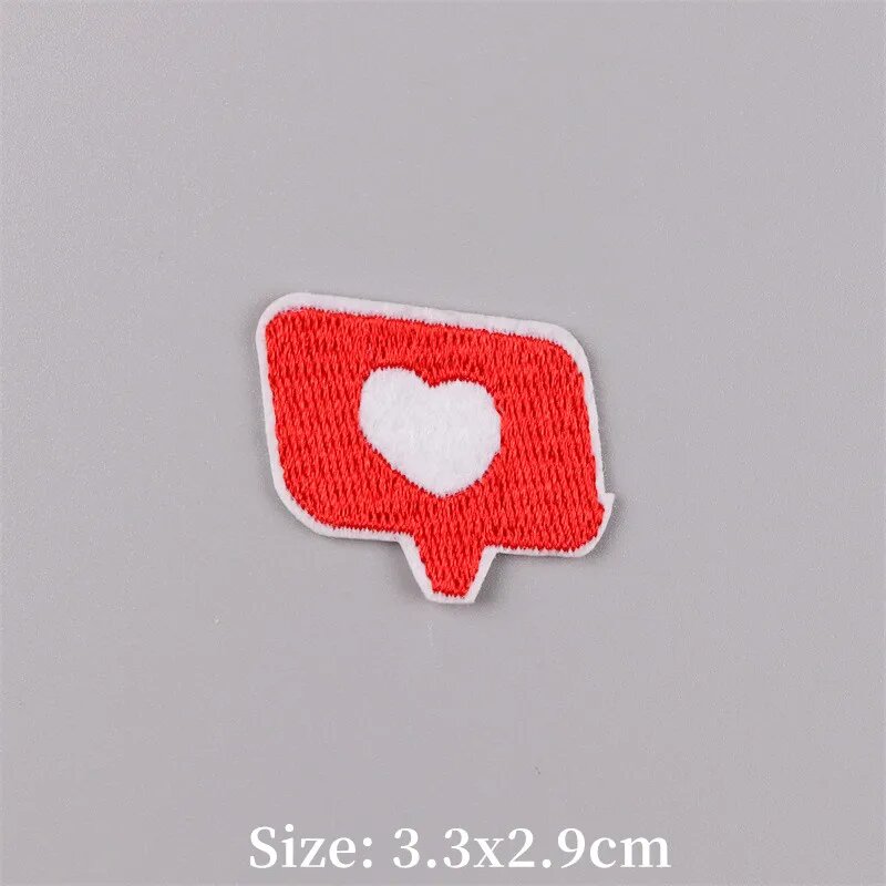 Нашивка Красная с сердечком, 3.3x2.9 см, PE8061CT