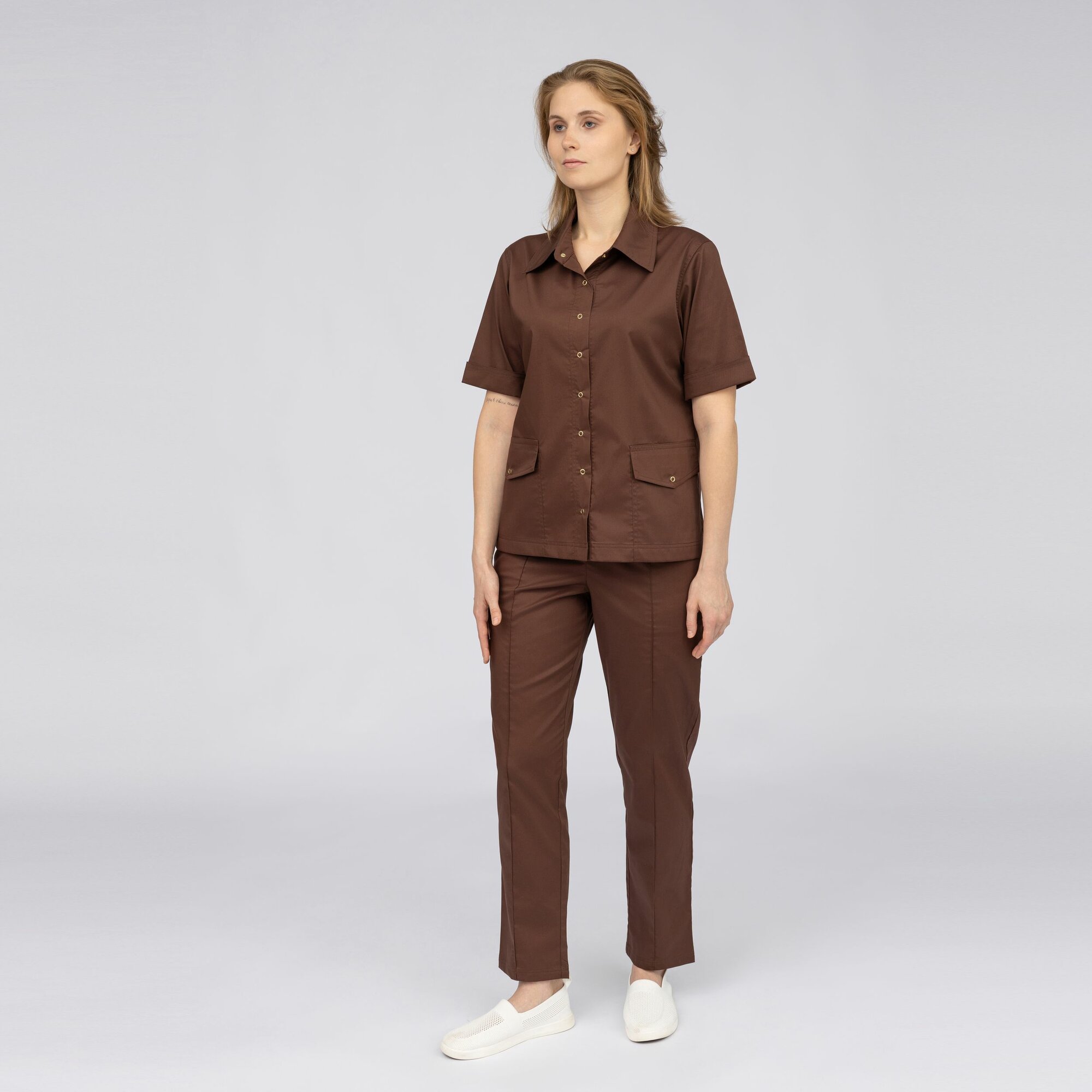 Медицинская рубашка МОНК, женская, с золотыми кнопками, 48 размер, коричневая из премиум-ткани